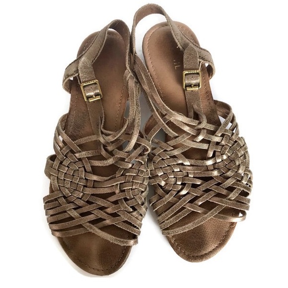 Fossil | Shoes | Fossil Metallic Leather Flat Strappy Sandals | Poshmark